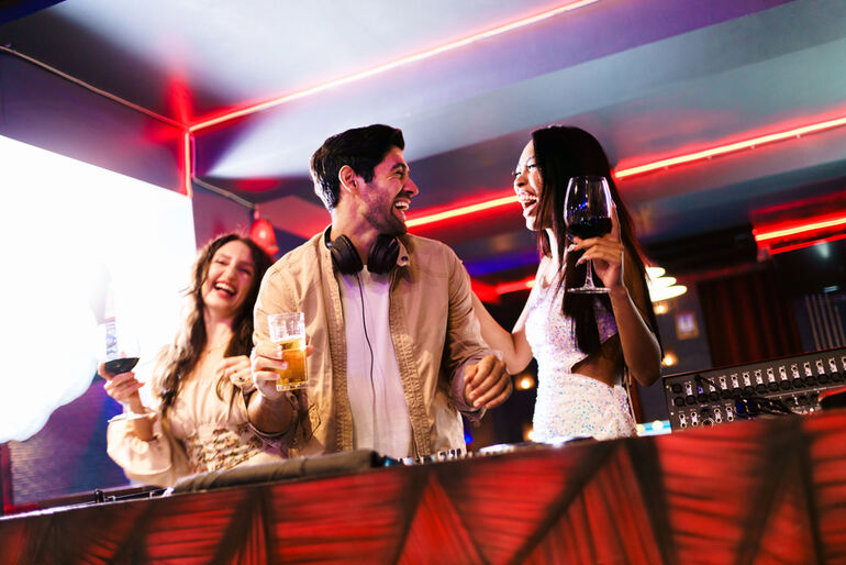 Turning Up the Vibe: How Bars Use Music to Drive Customer Retention